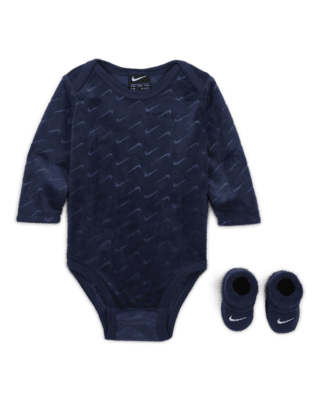 NIKE公式】ナイキ ベビー ベロア スウッシュ ツーピース ボディ NIKE公式】ナイキ ベビー ベロア スウッシュ ツーピース ボディ